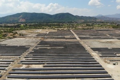 Pioneering Solar EPC Solutions | Waaree RTL Renewable Energy